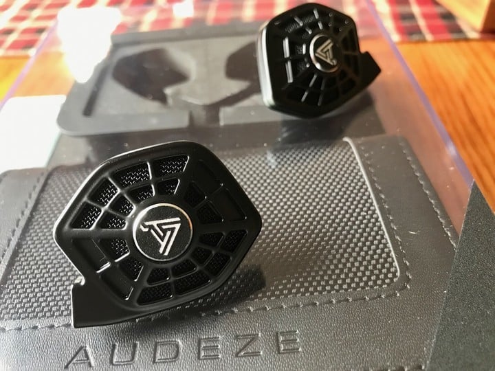 Audeze In-Ear iSINE 10 Headphones Provide Beautiful Sounds